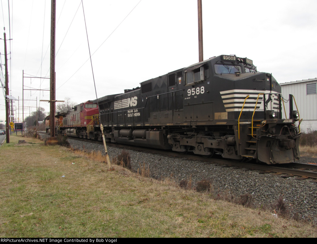 NS 9588 and BNSF 795